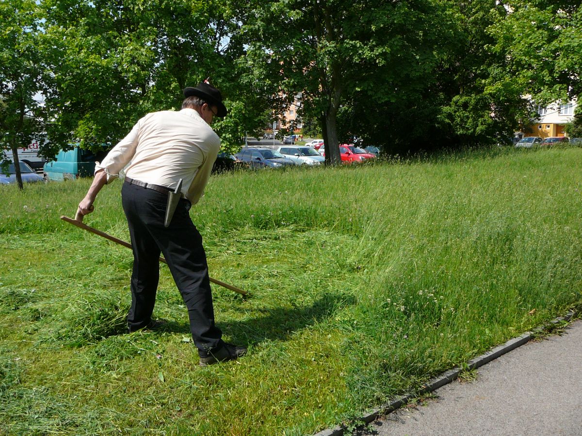 Pozvánka pro veřejnost - přijďte se podívat na sekání kosou v ...